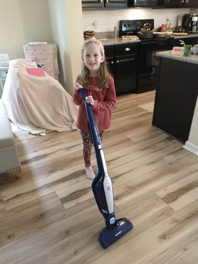 Dear Holly: Doing Chores to Earn Souvenirs? | Family Friendly Daddy Blog